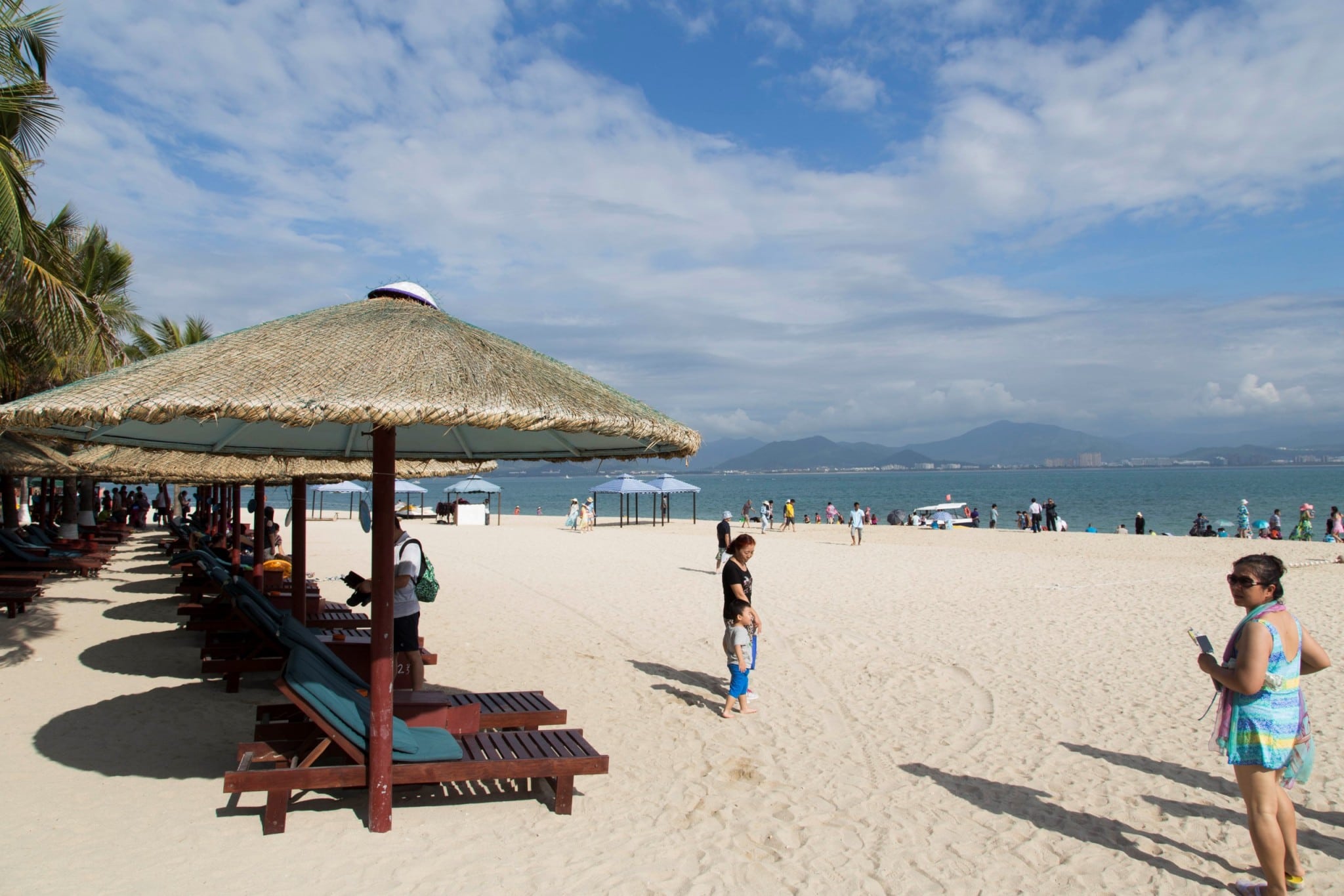 CHINA - A day on West Island & dinner at the local Sanya fish market ...