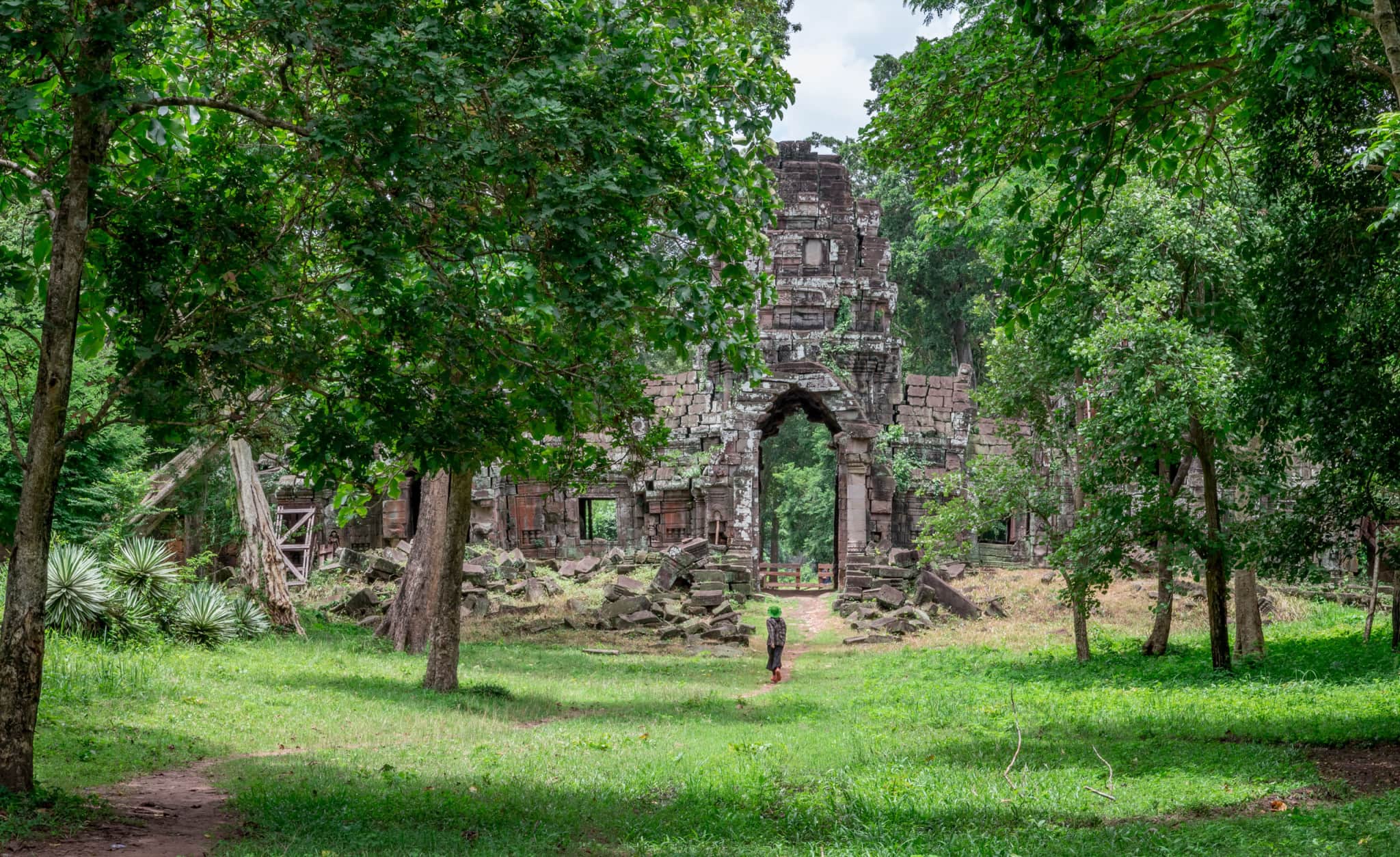 CAMBODIA - Preah Khan de Kompong Svay day trip from Siem Reap, a REAL ...