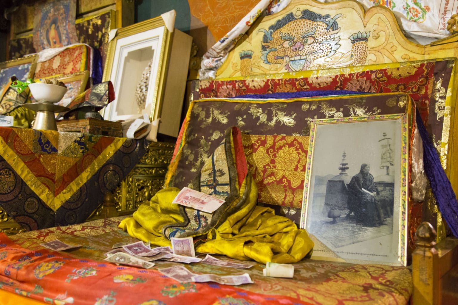 Yamdrok Lake tour from Lhasa and the Karola Glacier and Samding ...