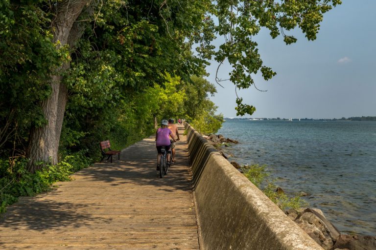 CANADA - A day trip to Toronto Island and the CN Tower – Chris Travel ...